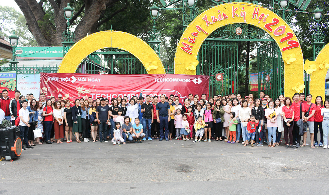 500 nhân viên Ngân hàng Techcombank trên Chuyến xe Tết sum vầy